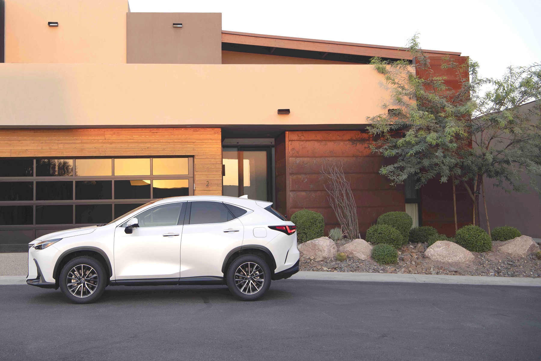 [中型豪華進口LSUV選購介紹 ]白熱地帶Part.1 強手試駕中型豪華LSUV霸主 | 一手企劃 | CARNEWS