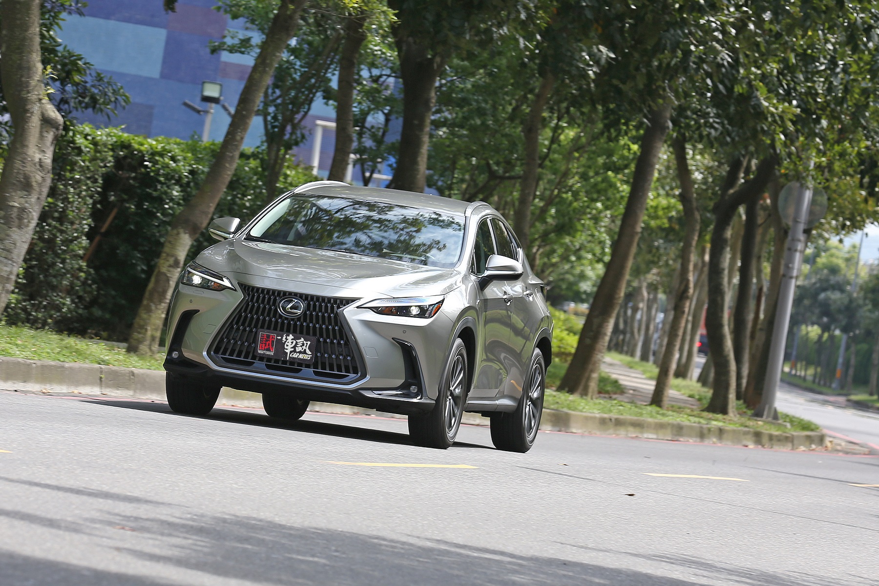 [中型豪華進口LSUV選購介紹 ]白熱地帶Part.1 強手試駕中型豪華LSUV霸主 | 一手企劃 | CARNEWS