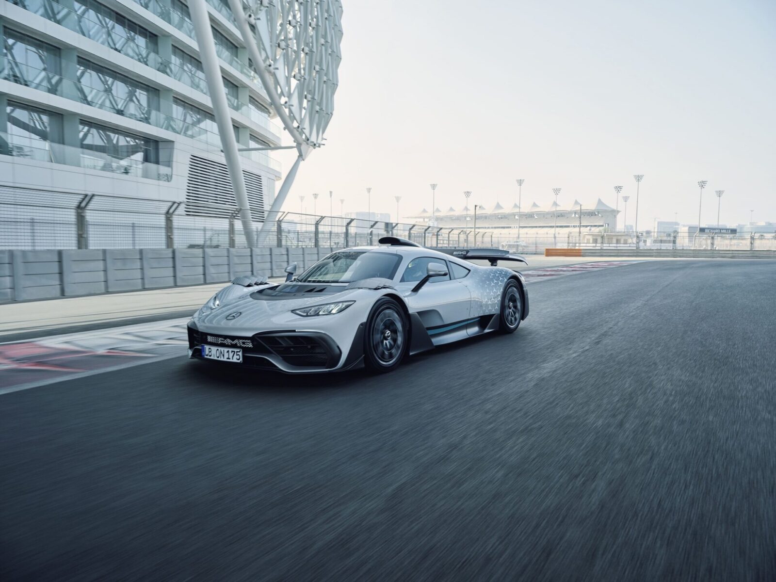 The ONE and ONLY Mercedes-AMG ONE超越千匹馬力 道路版 F1 超級跑車 AMG ONE 全球首發亮相 ...