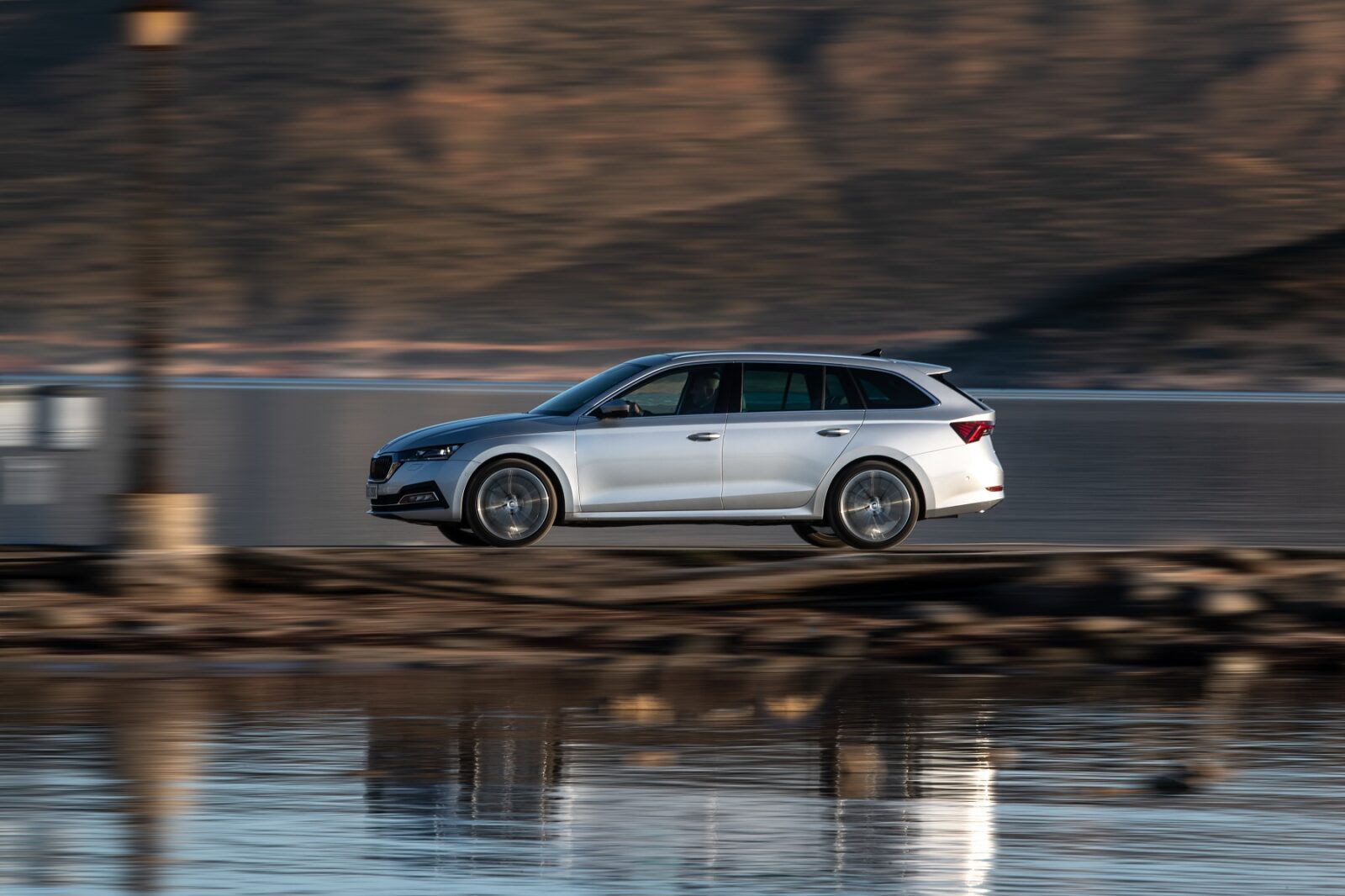 【2022 Taiwan Car Of The Years Awards 最佳進口中型車～】智勇雙全綜合體 Skoda Octavia | 一手企劃 | CARNEWS