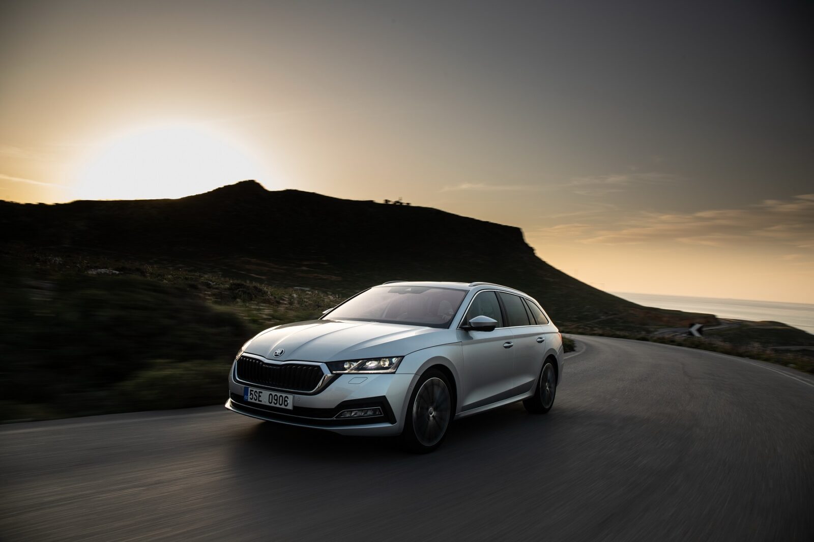 【2022 Taiwan Car Of The Years Awards 最佳進口中型車～】智勇雙全綜合體 Skoda Octavia | 一手企劃 | CARNEWS