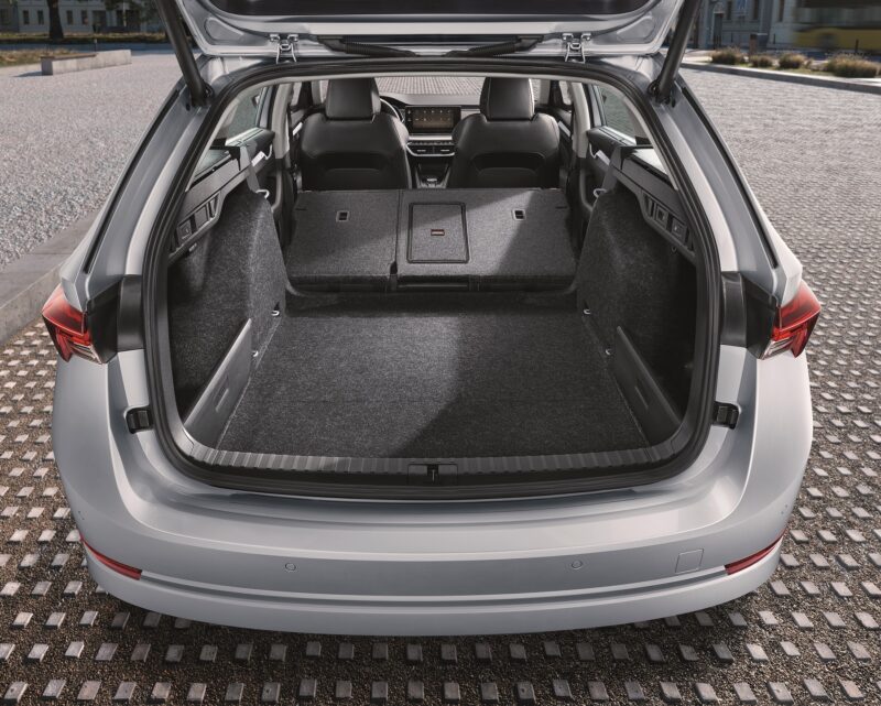 【2022 Taiwan Car Of The Years Awards 最佳進口中型車～】智勇雙全綜合體 Skoda Octavia | 一手企劃 | CARNEWS