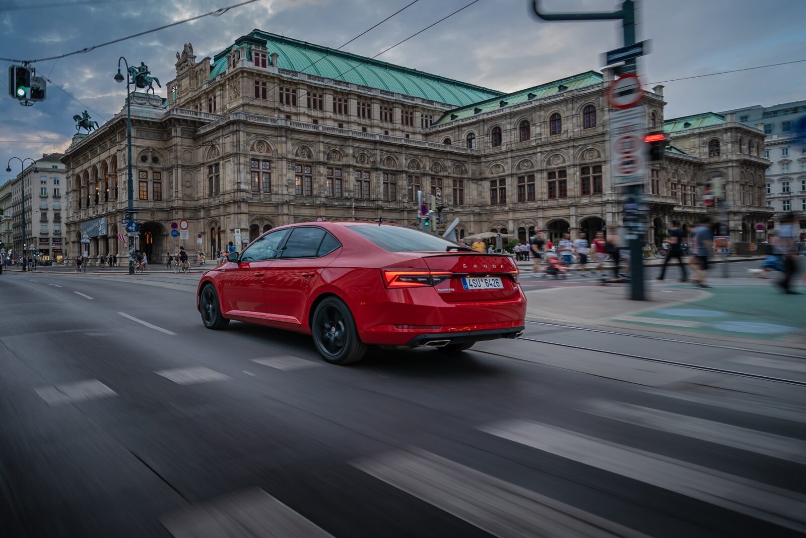 【2022 Taiwan Car of the Years Awards 最佳進口中大型車～】蟬聯大型車王座 Skoda Superb | 一手企劃 | CARNEWS