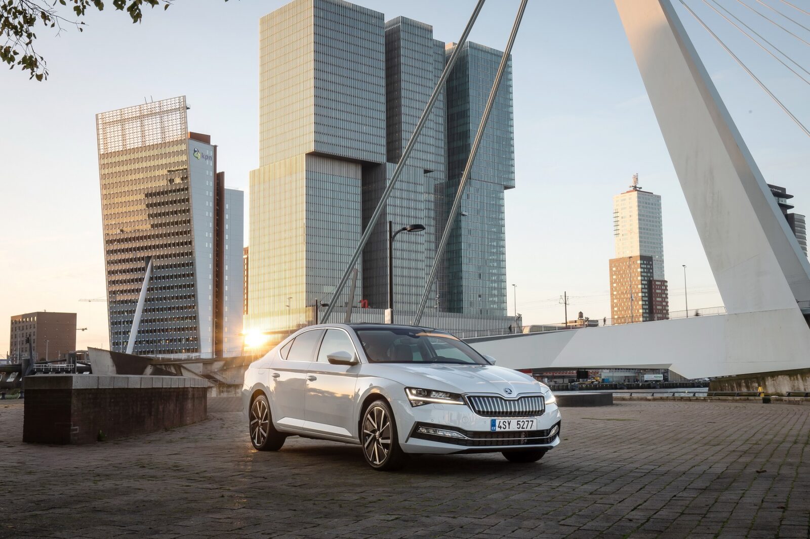 【2022 Taiwan Car of the Years Awards 最佳進口中大型車～】蟬聯大型車王座 Skoda Superb | 一手企劃 | CARNEWS