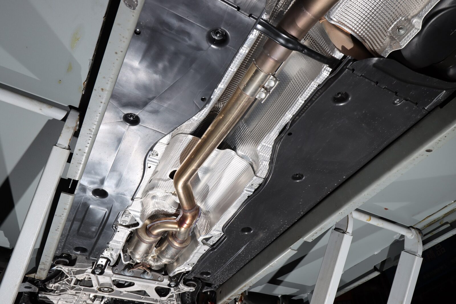 【改裝實戰】底盤完整強化更平穩(上)Golf 8R Variant一階改 | 改裝實戰 | CARNEWS