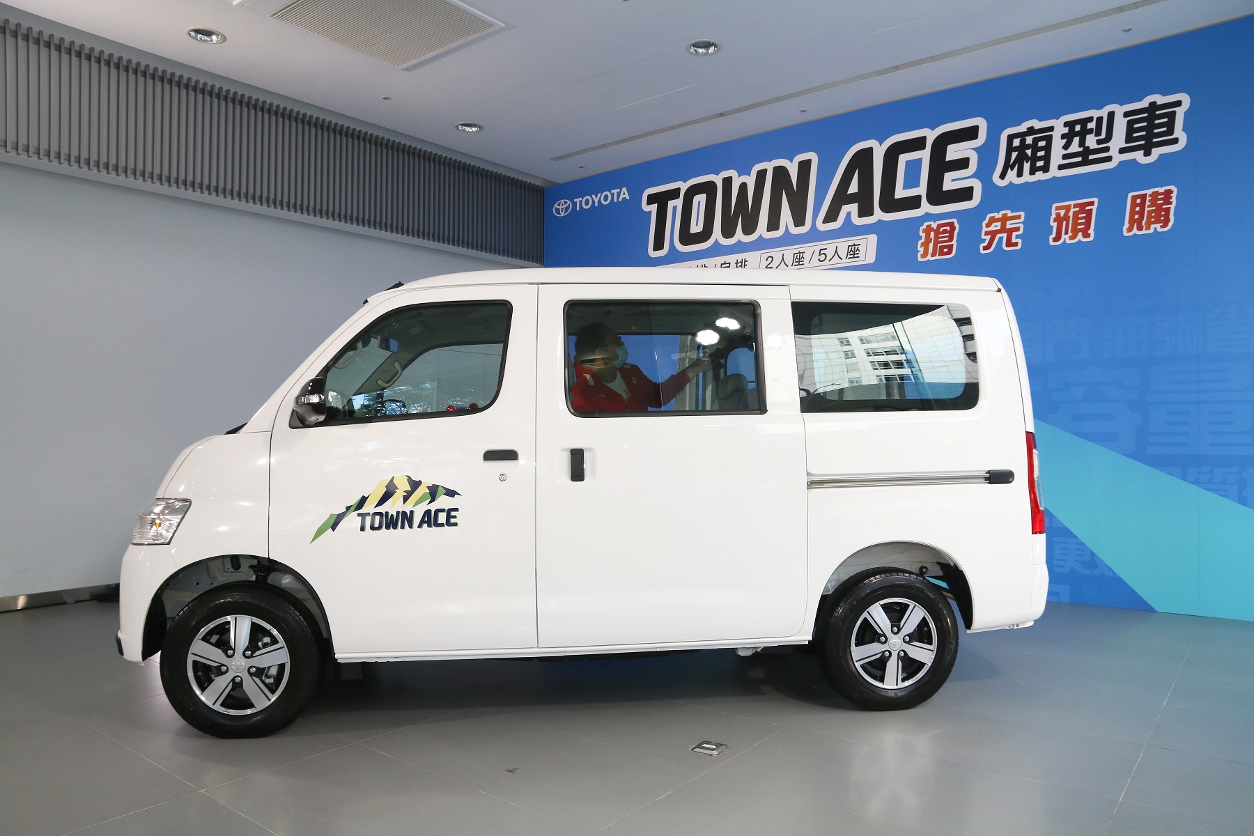2人、5人座廂型車預售開跑Toyota Town Ace Van | 新聞快訊 | CARNEWS