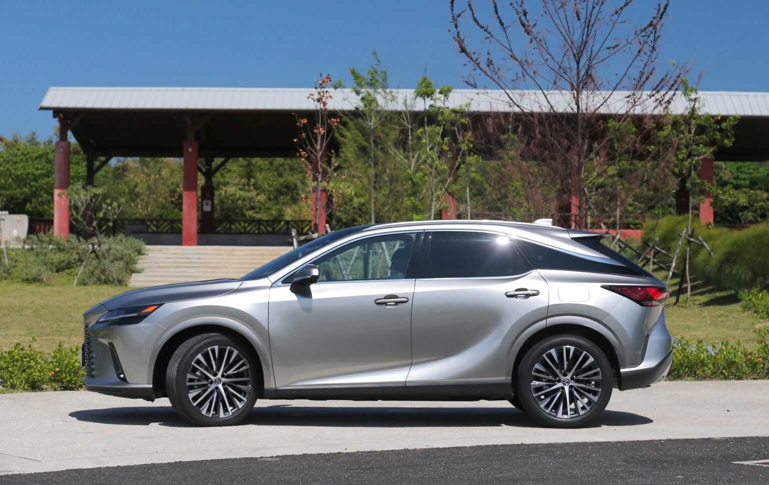 【試駕】霸主氣度全新5代目Lexus RX 350h | 試駕體驗 | CARNEWS