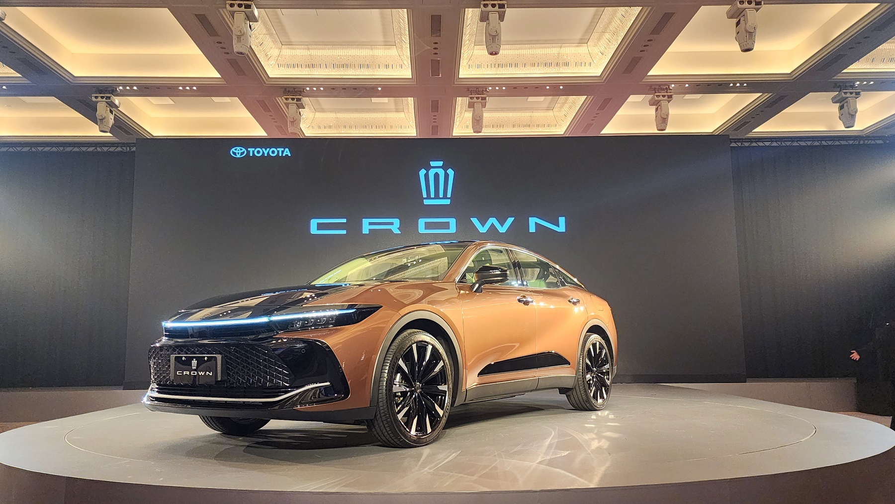 CROWN｜CARNEWS