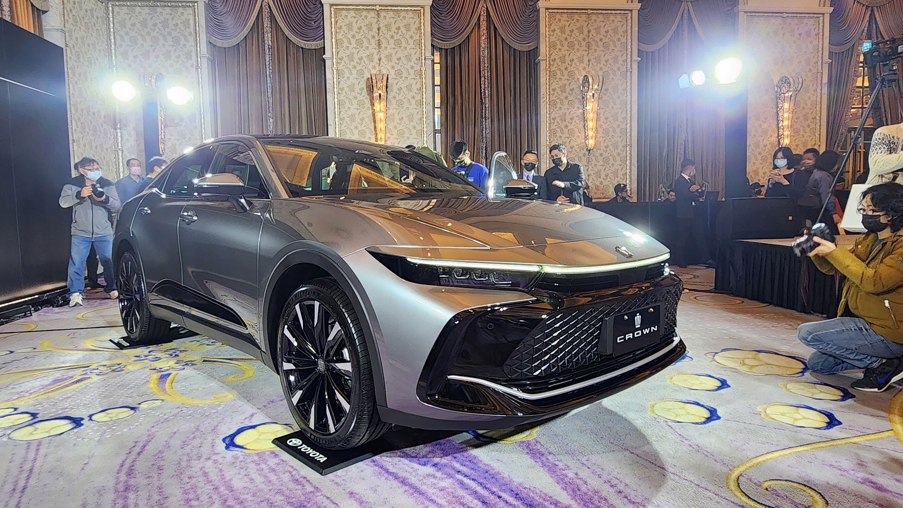 皇冠級跨界旗艦跑旅Toyota Crown尊榮上市 | 新聞快訊 | CARNEWS