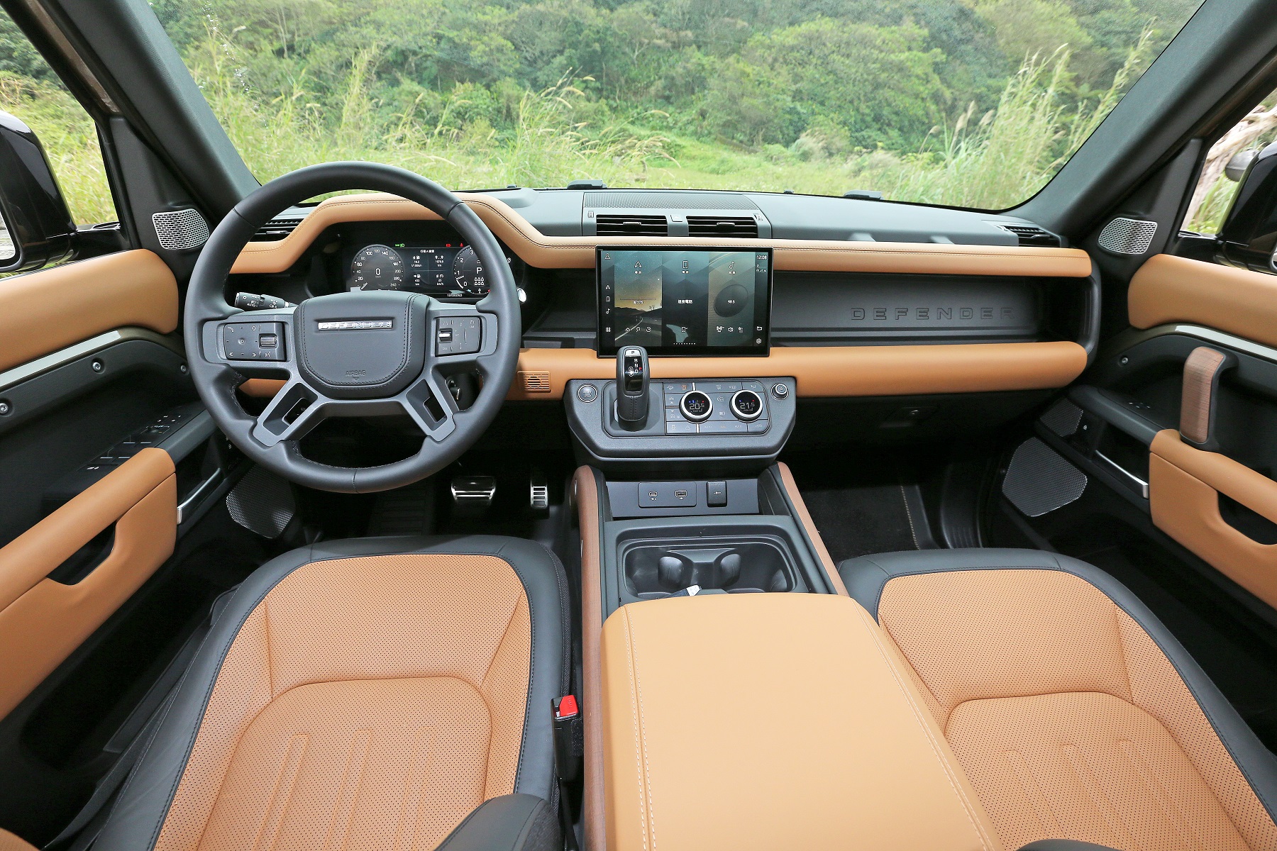 【試駕】8人座豪華越野硬漢 Land Rover Defender 130 X P400 | 試駕體驗 | CARNEWS