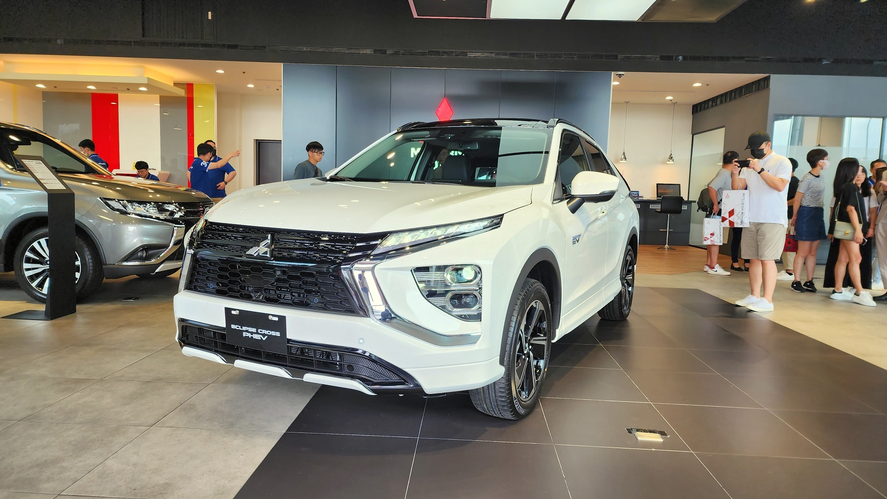 插電跨界四驅休旅Mitsubishi Eclipse Cross PHEV正式到港 | 新聞快訊 | CARNEWS