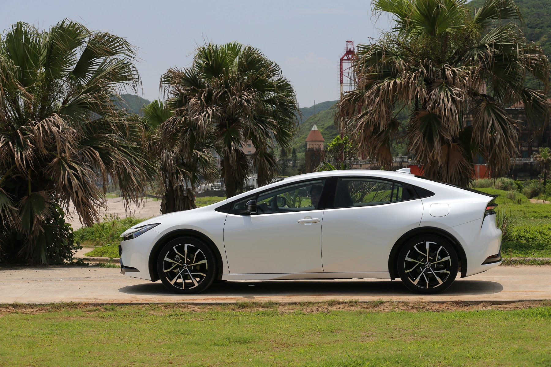 【試駕】插電神主牌Toyota Prius PHEV鉑金版 | 試駕體驗 | CARNEWS