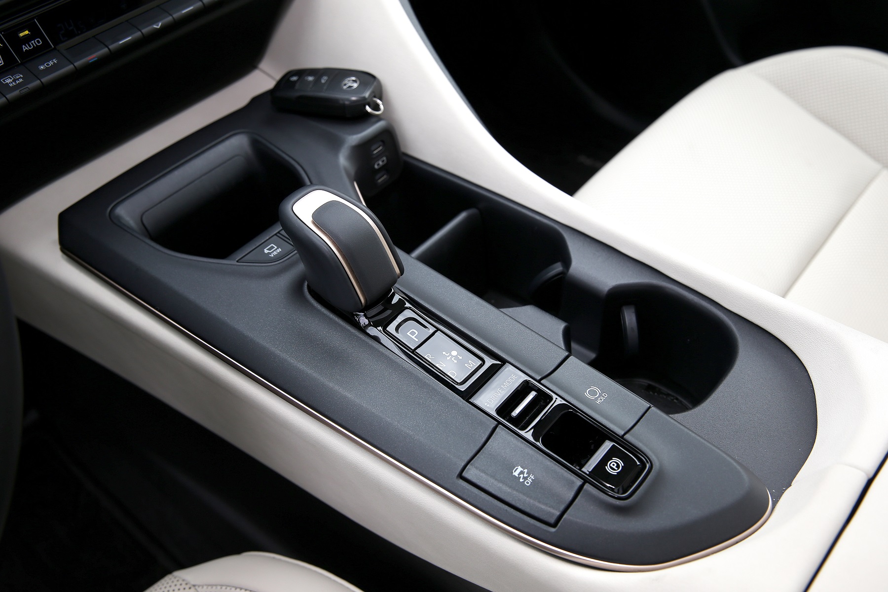 【一手試駕】剛柔並濟 Toyota Crown皇家版 | 試駕體驗 | CARNEWS