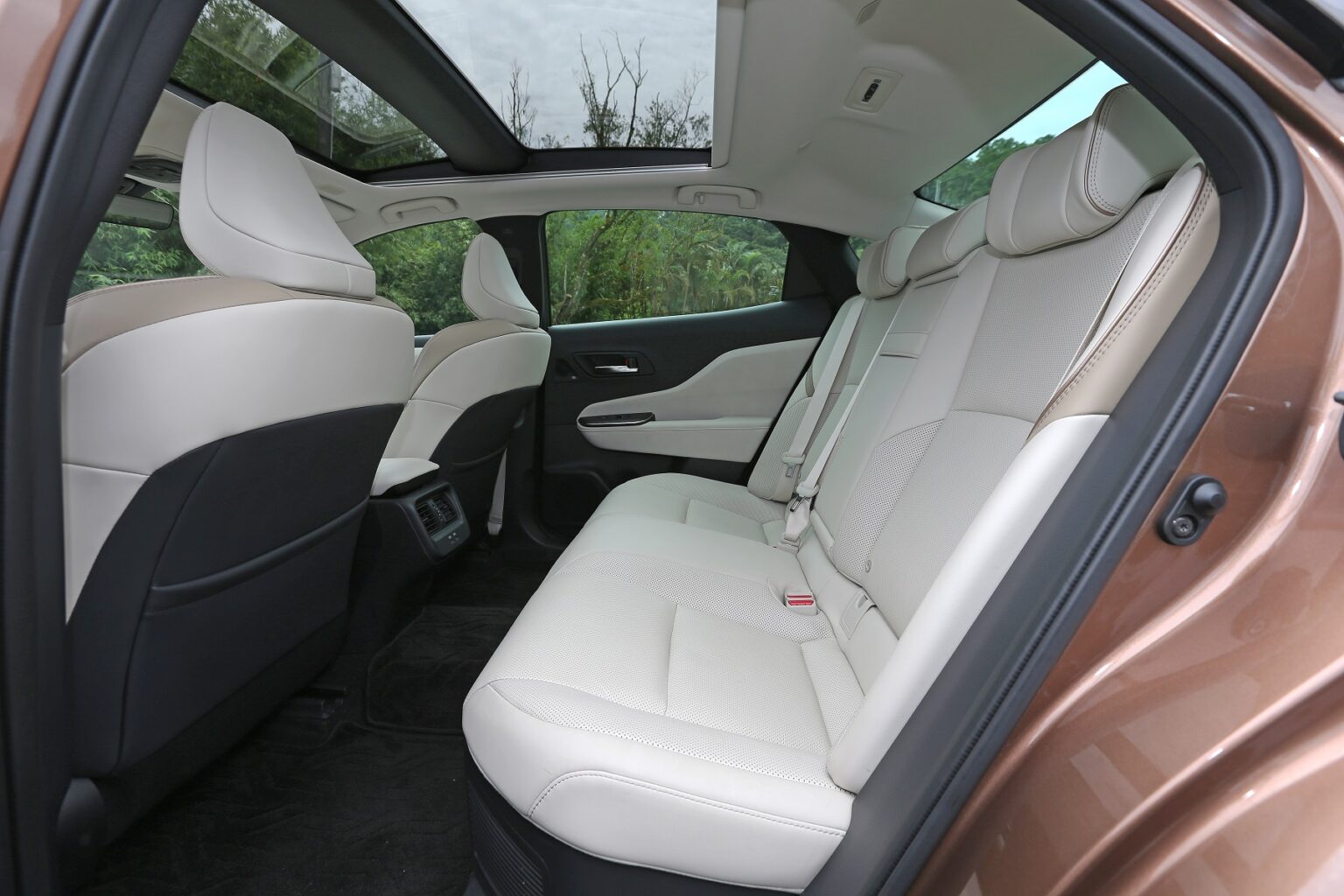 【一手試駕】剛柔並濟 Toyota Crown皇家版 | 試駕體驗 | CARNEWS