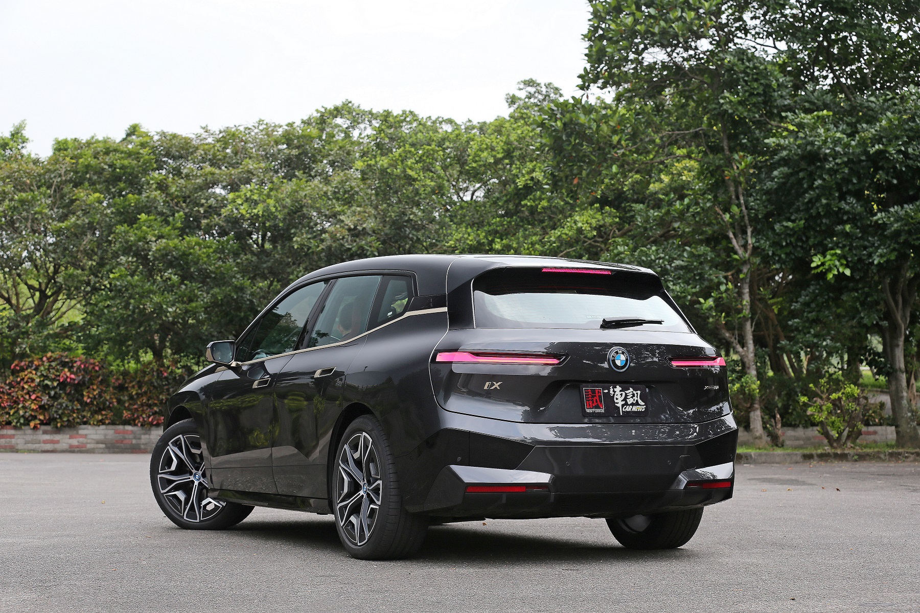 【試駕】深藏不露BMW iX xDrive50旗艦版 | 試駕體驗 | CARNEWS