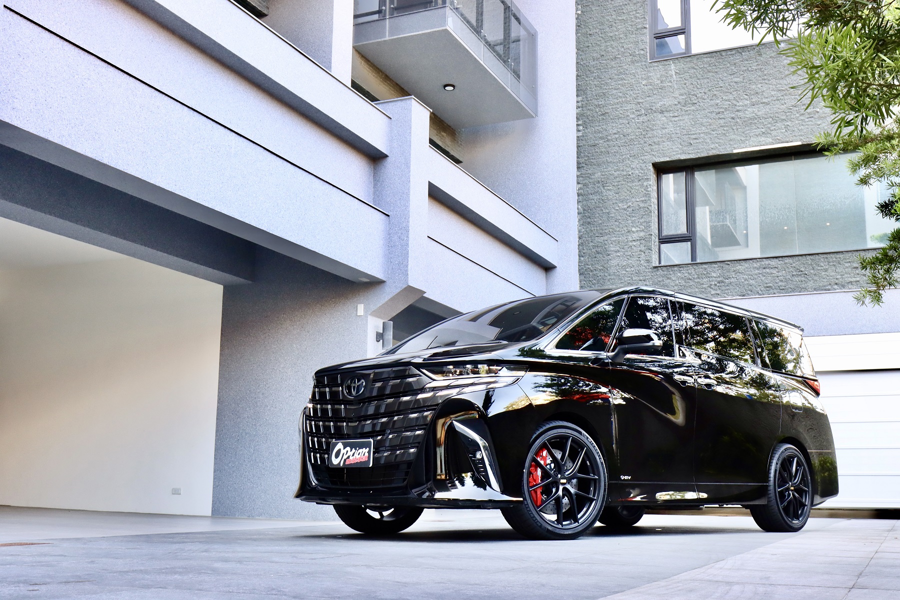 New Alphard×BBS Unlimited輪圈經典與氣派的結合 | 改裝資訊 | CARNEWS