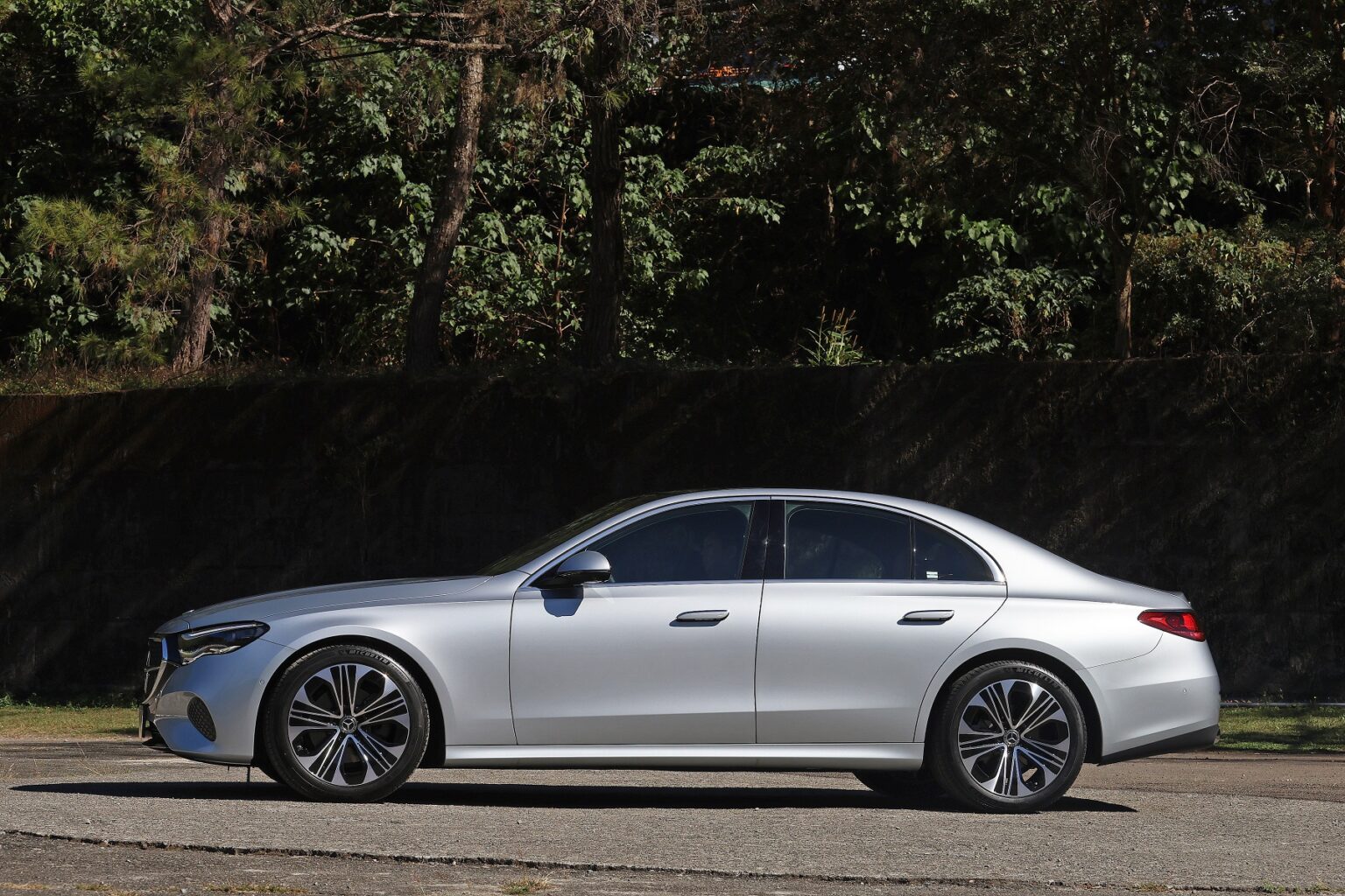 【一手試駕】名門智將Mercedes-Benz E200 Luxury | 試駕體驗 | CARNEWS