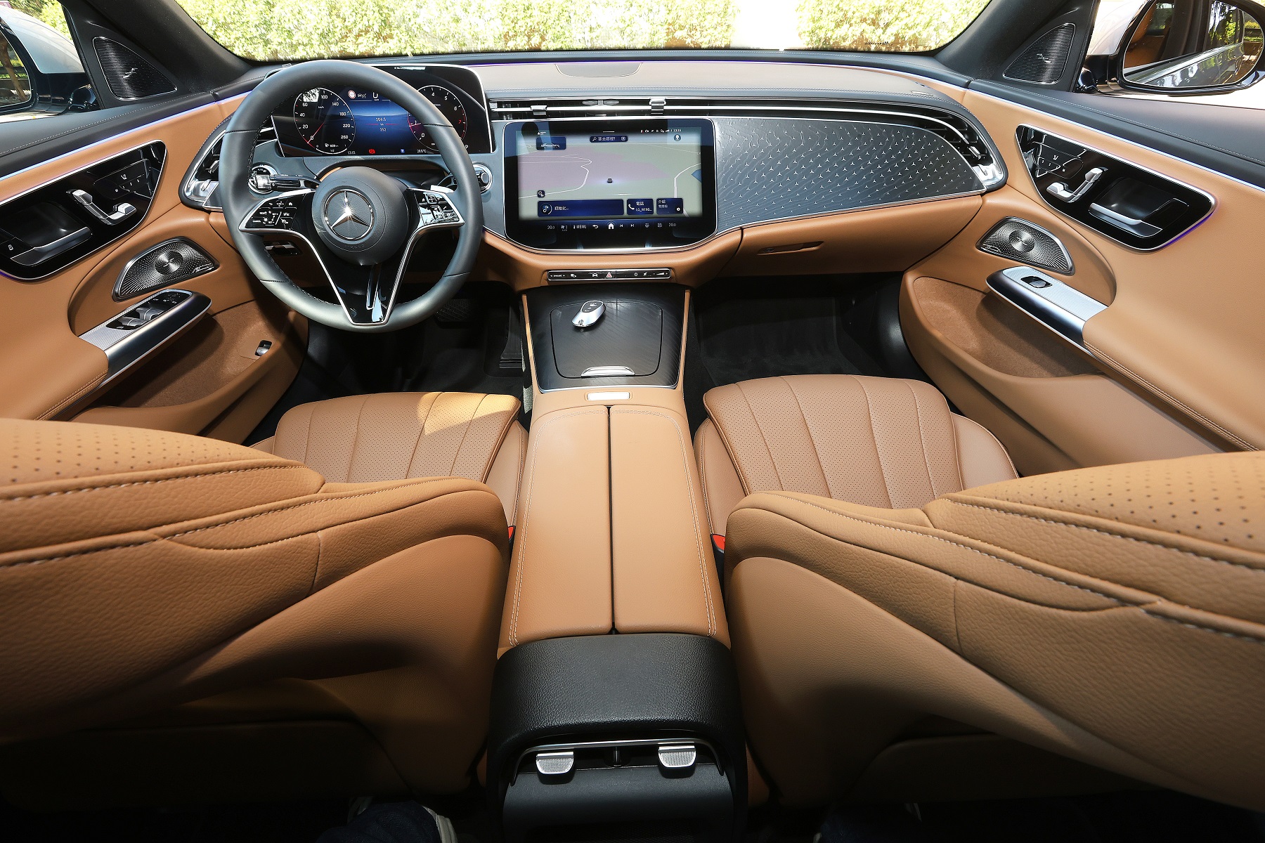 【一手試駕】名門智將Mercedes-Benz E200 Luxury | 試駕體驗 | CARNEWS