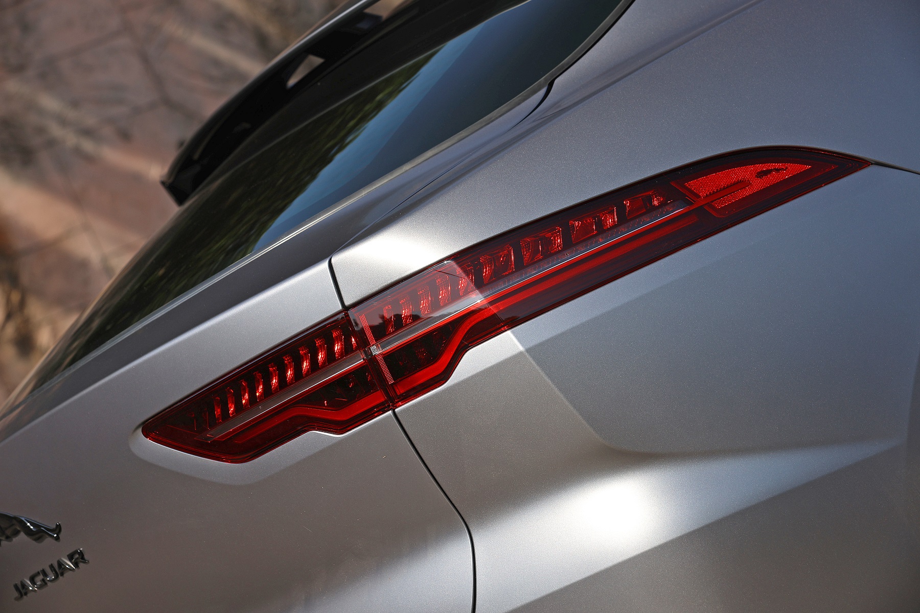 【一手試駕】電動獵豹變臉Jaguar I-Pace EV400 R-Dynamic S黑魂進階版 | 試駕體驗 | CARNEWS