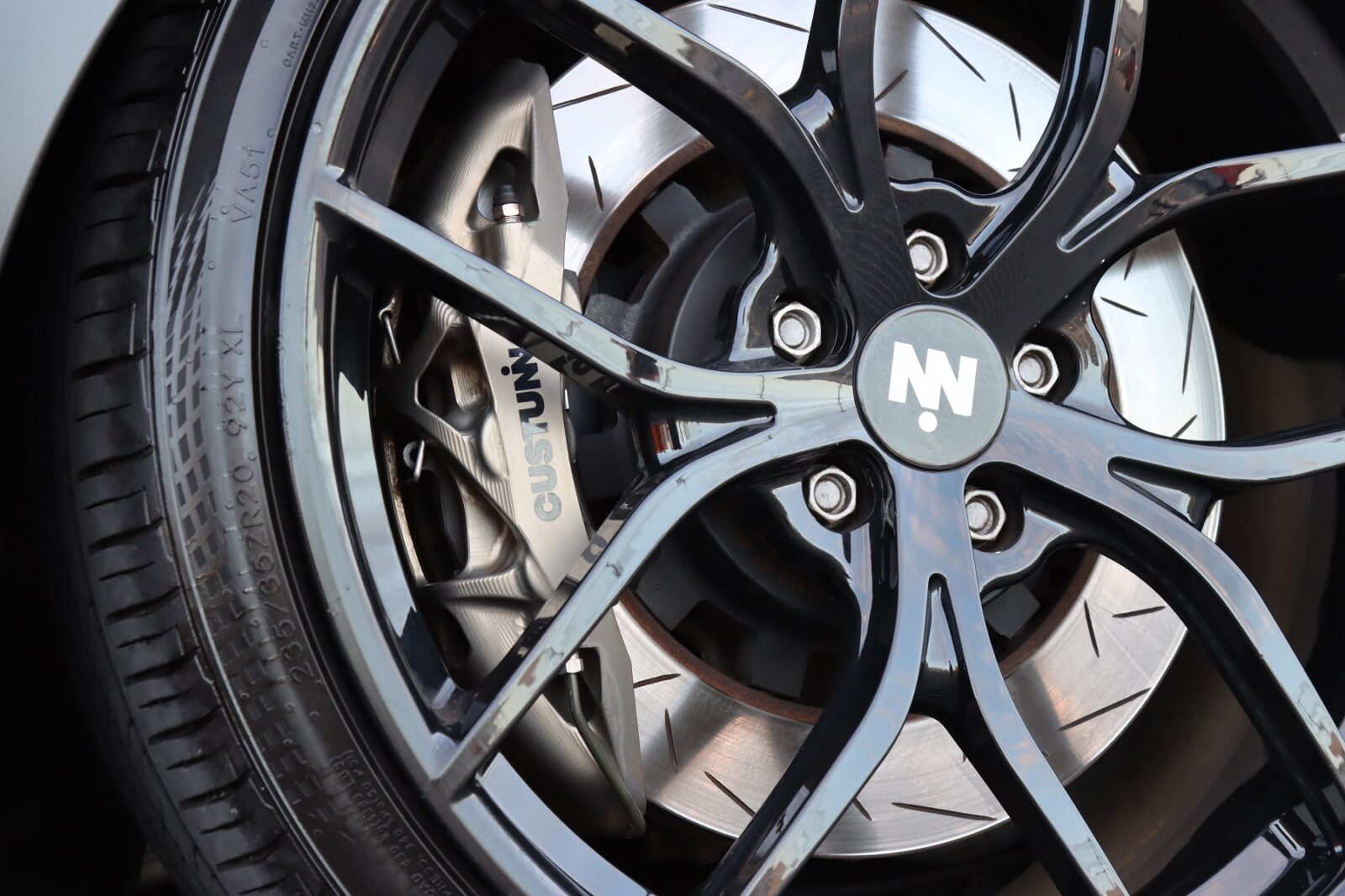 【改裝實戰】電動車改裝狂潮(上)氣壓黑武士Custuning Model 3 | 改裝實戰 | CARNEWS