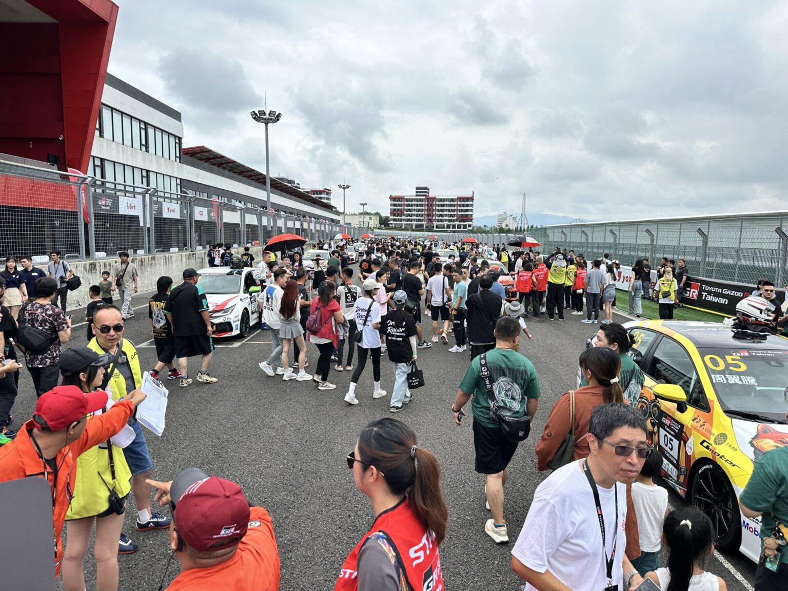 TOYOTA GAZOO Racing Corolla Cup 2025統規賽第二站賽道湧現近兩千名觀眾，總冠軍之爭進入倒數 | 改裝資訊 ...