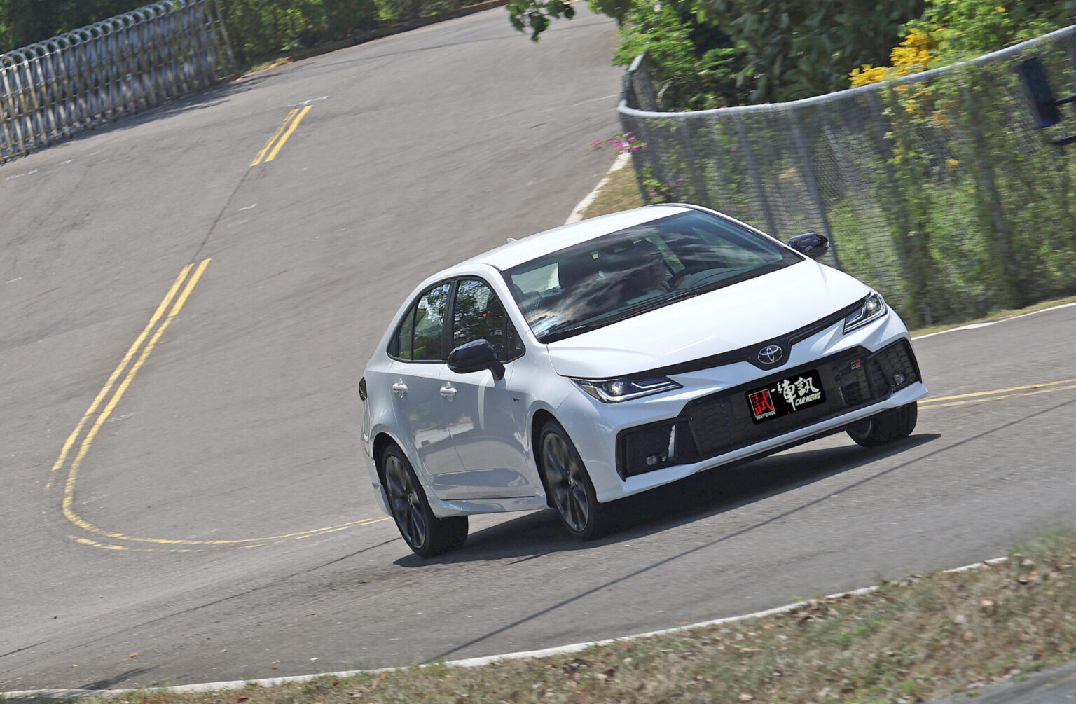 【一手試駕】油電回歸，Toyota Corolla Altis Hybrid GR Sport！ | 車訊網 | 風生活 - 風傳媒